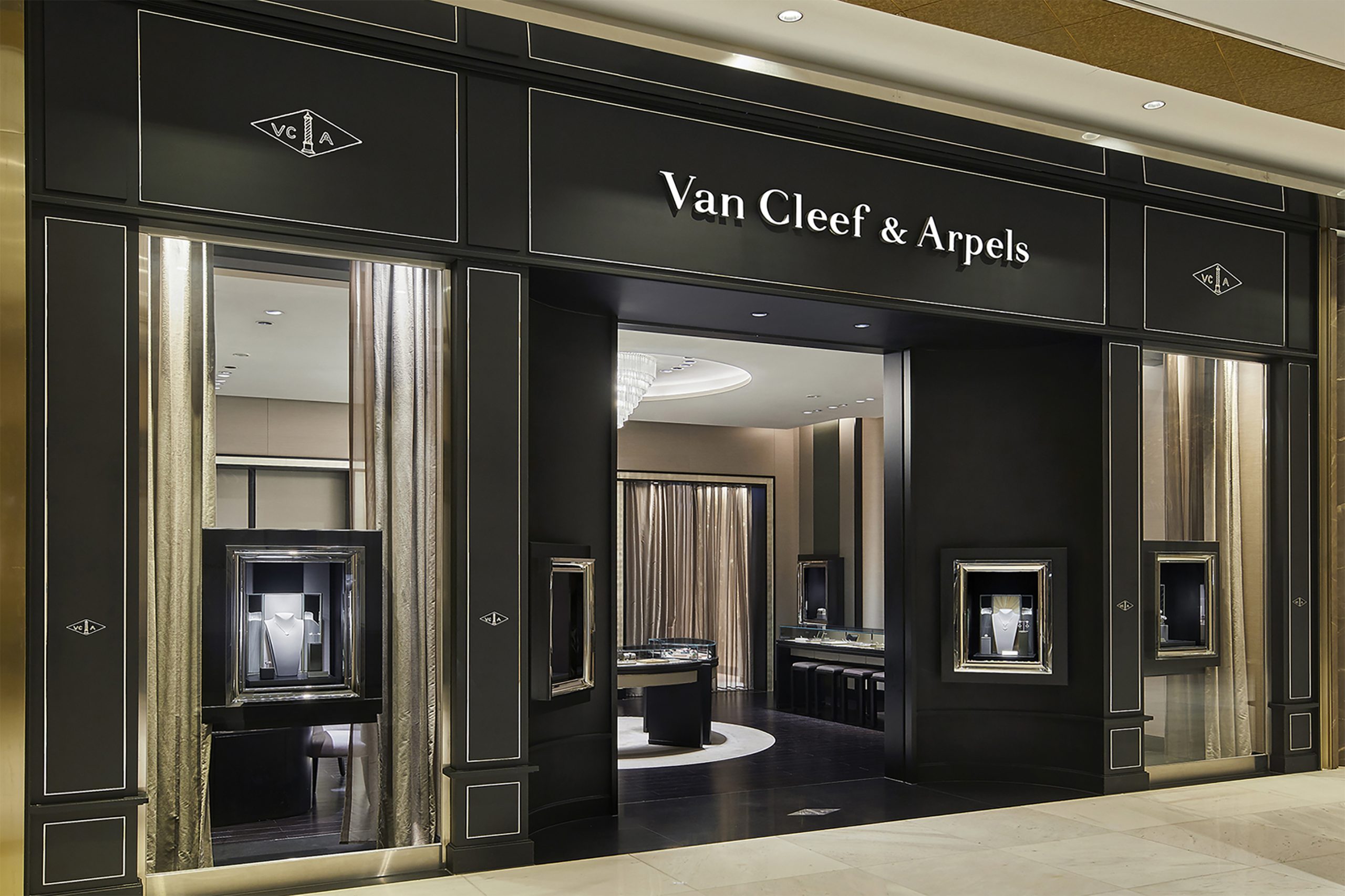 SEOUL LOTTE AVENUEL WORLD TOWER – 6416 – Van Cleef Arpels SEOUL LOTTE AVENUEL WORLD TOWER – 6416 – Van Cleef Arpels